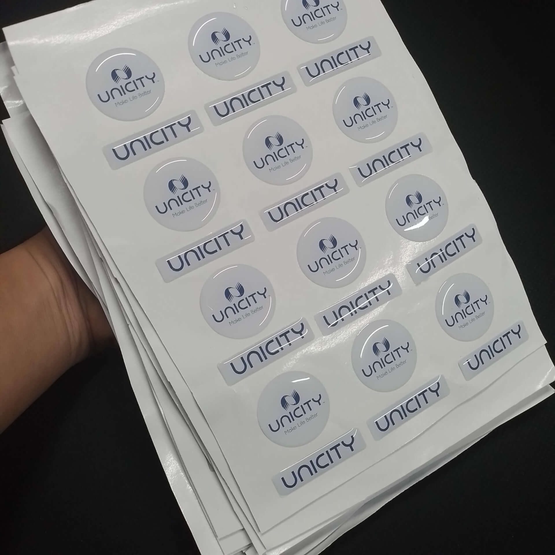 In Sticker đổ keo - Phủ keo bóng - Xưởng sản xuất Kệ Mica (Acrylic ...